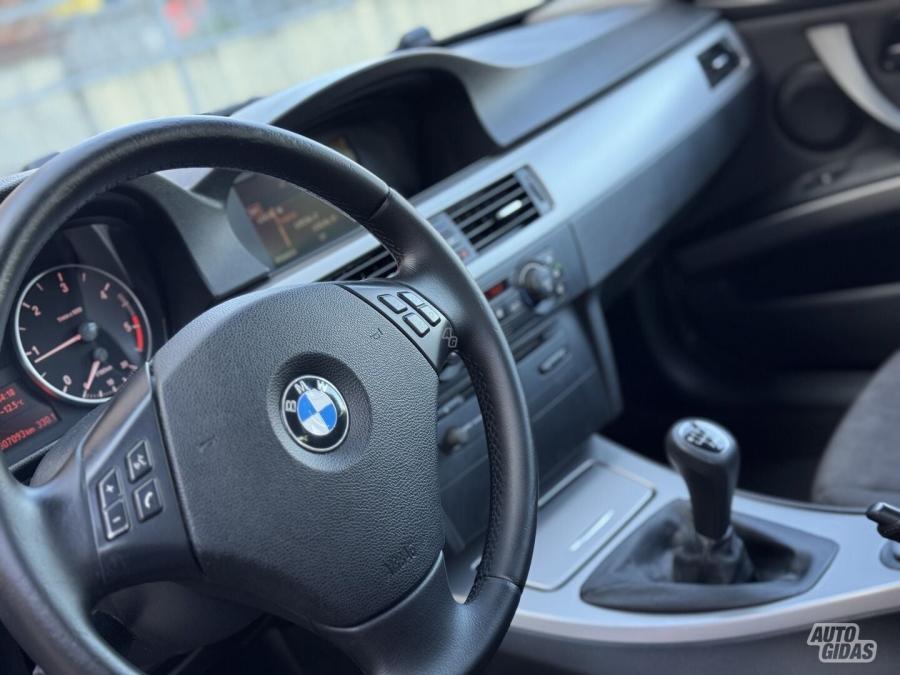 Grey BMW 320 2006 in Vilnius, with an engine capacity of 2.00 L and mileage of 307 thousand km for 2450 €, photo 13 on AUTOMOTO.COM.LV