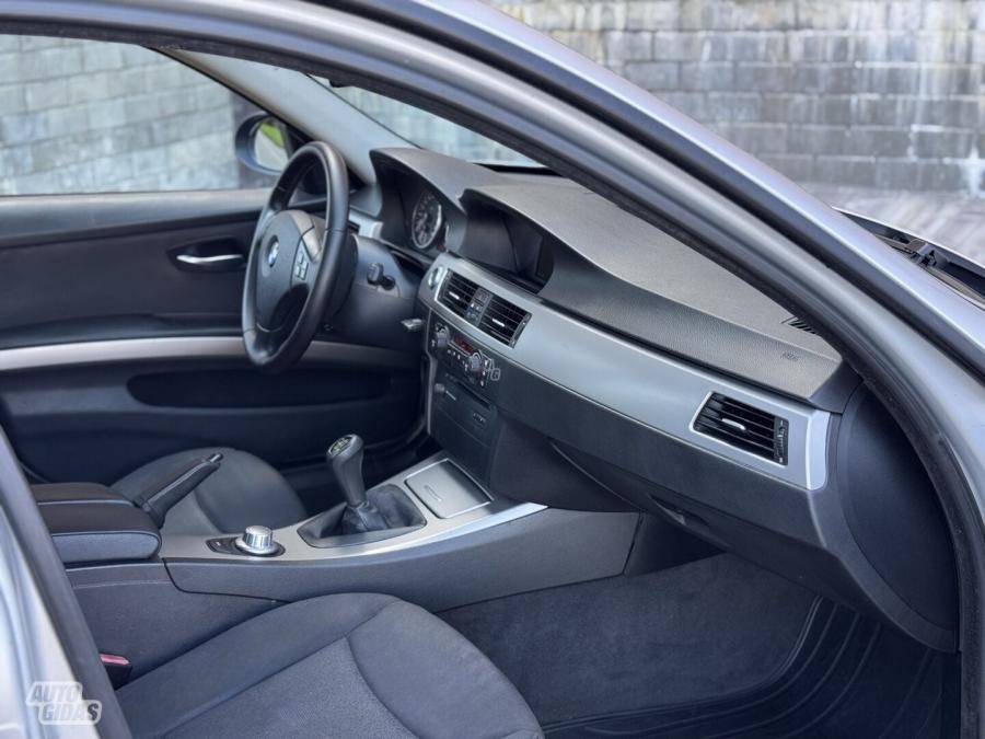 Grey BMW 320 2006 in Vilnius, with an engine capacity of 2.00 L and mileage of 307 thousand km for 2450 €, photo 16 on AUTOMOTO.COM.LV