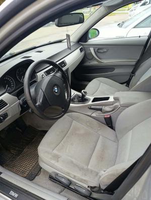 Pelēks BMW 320 2006 Panevēža, ar dzinēja tilpumu 2.00 L un nobraukumu 350 tūkst. km par 1200 €, foto 3 vietnē AUTOMOTO.COM.LV