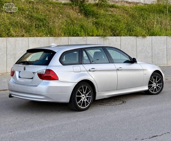 BMW 320 2006 in Vilnius on AUTOMOTO.COM.LV Grey BMW 320 2006 in Vilnius, with an engine capacity of 2.00 L and mileage of 353 thousand km for 2700 β¬, photo 6 on AUTOMOTO.COM.LV