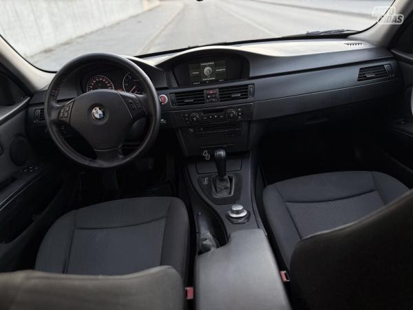 BMW 320 2006 in Vilnius on AUTOMOTO.COM.LV Grey BMW 320 2006 in Vilnius, with an engine capacity of 2.00 L and mileage of 353 thousand km for 2700 β¬, photo 10 on AUTOMOTO.COM.LV
