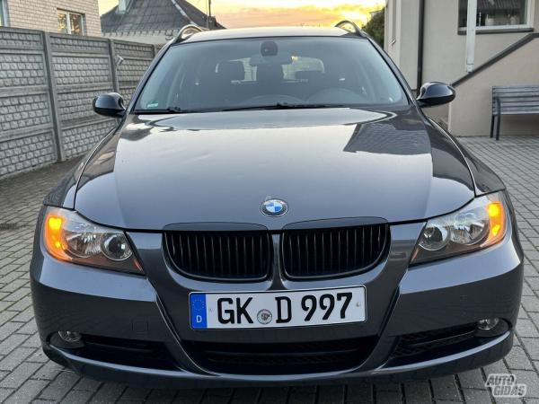 BMW 320 2006 Kauņa vietnē Pelēks BMW 320 2006 Kauņa, ar dzinēja tilpumu 2.00 L un nobraukumu 300 tūkst. km par 2750 €, foto 4 vietnē AUTOMOTO.COM.LV