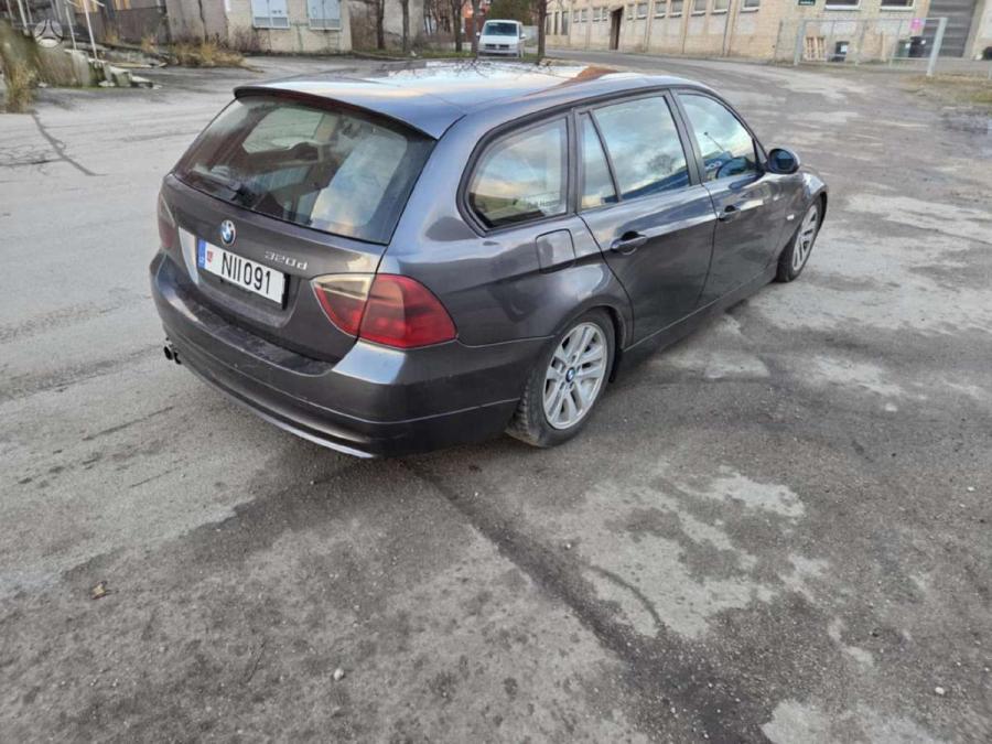 Pelēks BMW 320 2007 Šauļi, ar dzinēja tilpumu 2.00 L un nobraukumu 385 tūkst. km par 3300 €, foto 2 vietnē AUTOMOTO.COM.LV