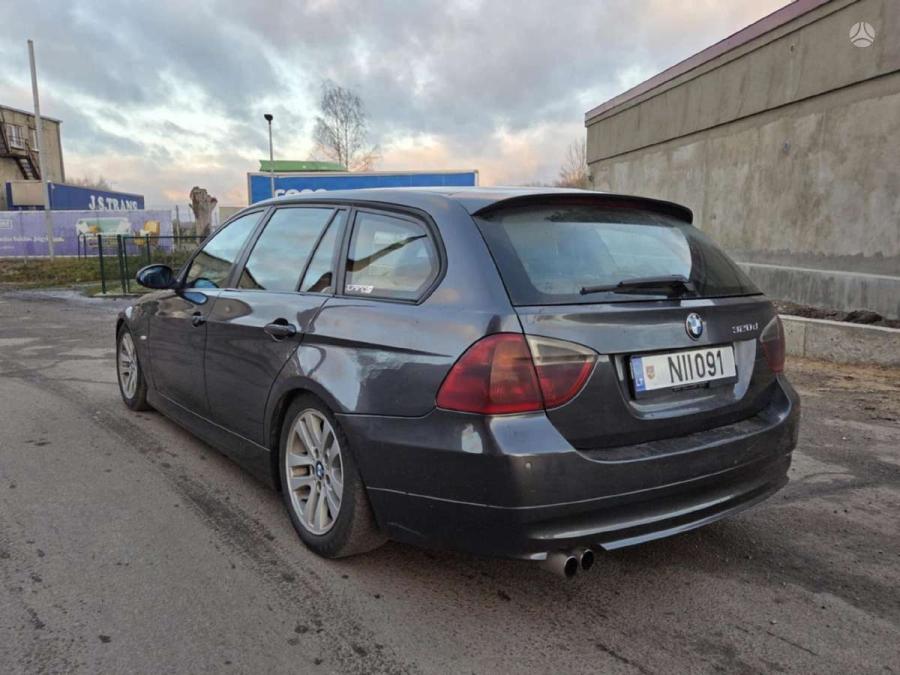 Pelēks BMW 320 2007 Šauļi, ar dzinēja tilpumu 2.00 L un nobraukumu 385 tūkst. km par 3300 €, foto 4 vietnē AUTOMOTO.COM.LV
