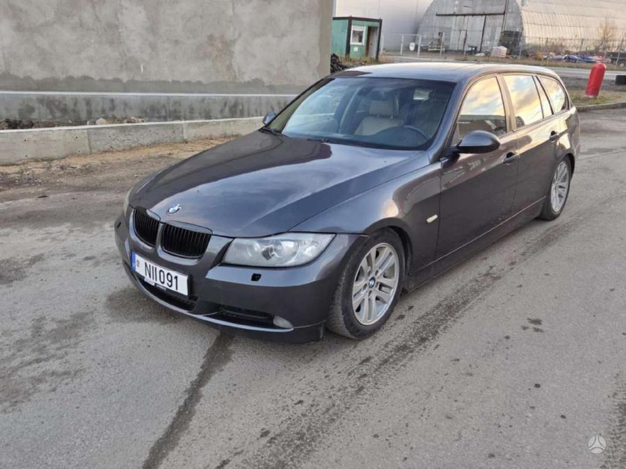 Pelēks BMW 320 2007 Šauļi, ar dzinēja tilpumu 2.00 L un nobraukumu 385 tūkst. km par 3300 €, foto 5 vietnē AUTOMOTO.COM.LV