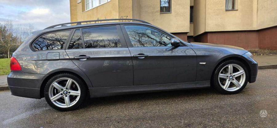 Pelēks BMW 320 2007 Viļņa, ar dzinēja tilpumu 2.00 L un nobraukumu 438 tūkst. km par 3150 €, foto 4 vietnē AUTOMOTO.COM.LV