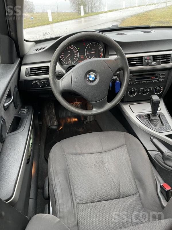 Pelēks BMW 320 2007 Ogre, ar dzinēja tilpumu 2.00 L un nobraukumu 341 tūkst. km par 2600 €, foto 5 vietnē AUTOMOTO.COM.LV