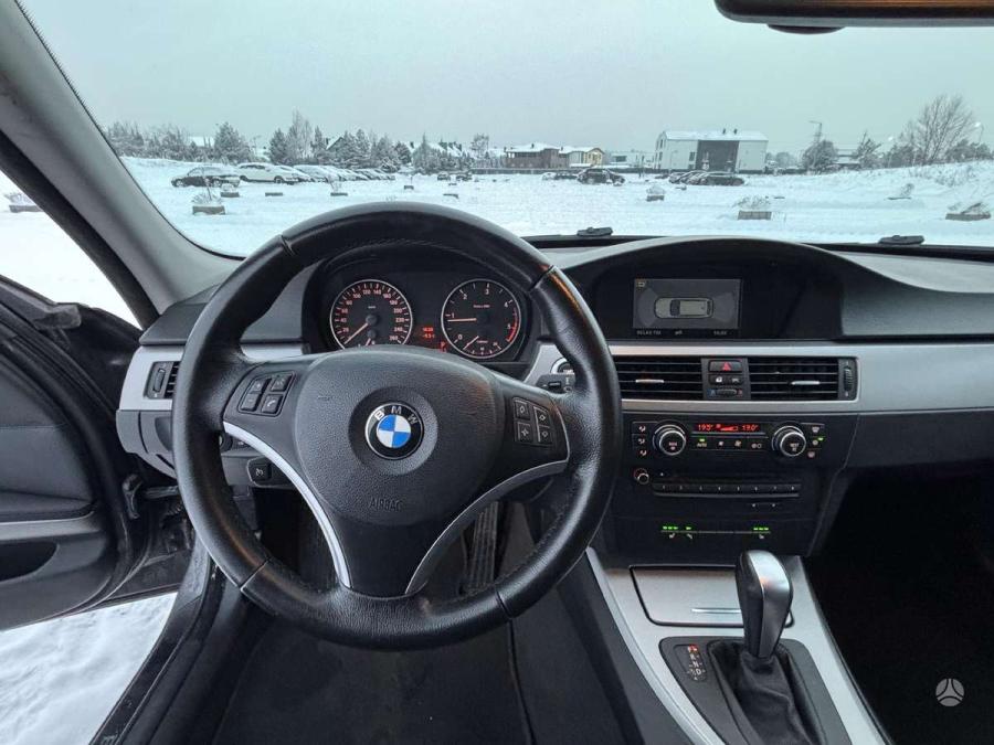 Pelēks BMW 320 2007 Viļņa, ar dzinēja tilpumu 2.00 L un nobraukumu 325 tūkst. km par 4300 €, foto 13 vietnē AUTOMOTO.COM.LV