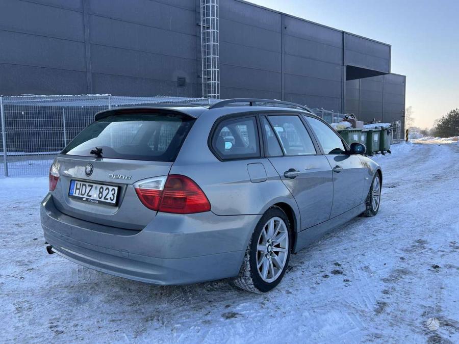 Grey BMW 320 2007 in Vilnius, with an engine capacity of 2.00 L and mileage of 297 thousand km for 1950 €, photo 4 on AUTOMOTO.COM.LV