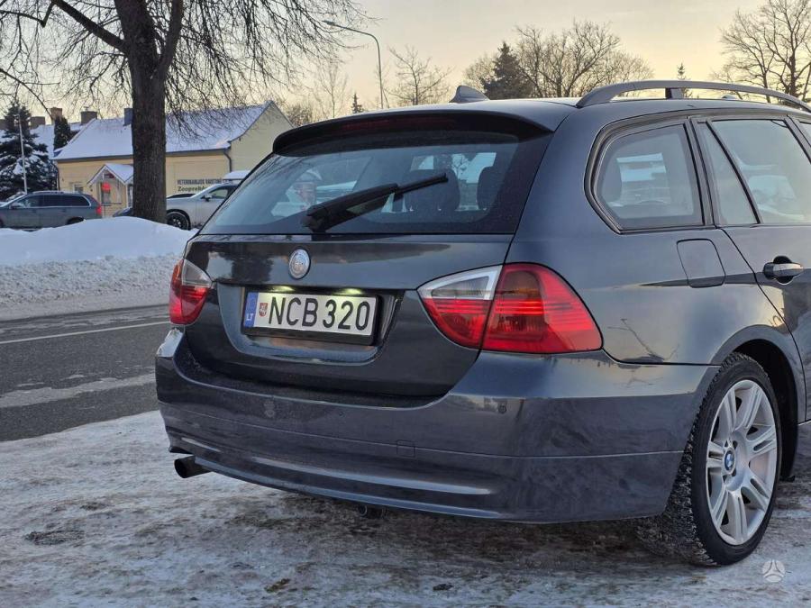 Grey BMW 320 2007 in Ukmerge, with an engine capacity of 2.00 L and mileage of 327 thousand km for 2900 €, photo 14 on AUTOMOTO.COM.LV