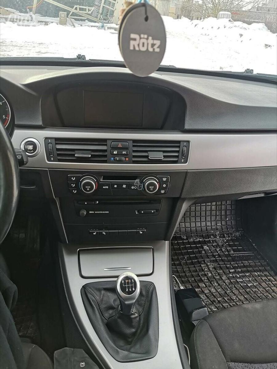 Grey BMW 320 2007 in Kaunas, with an engine capacity of 2.00 L and mileage of 412 thousand km for 3300 €, photo 15 on AUTOMOTO.COM.LV