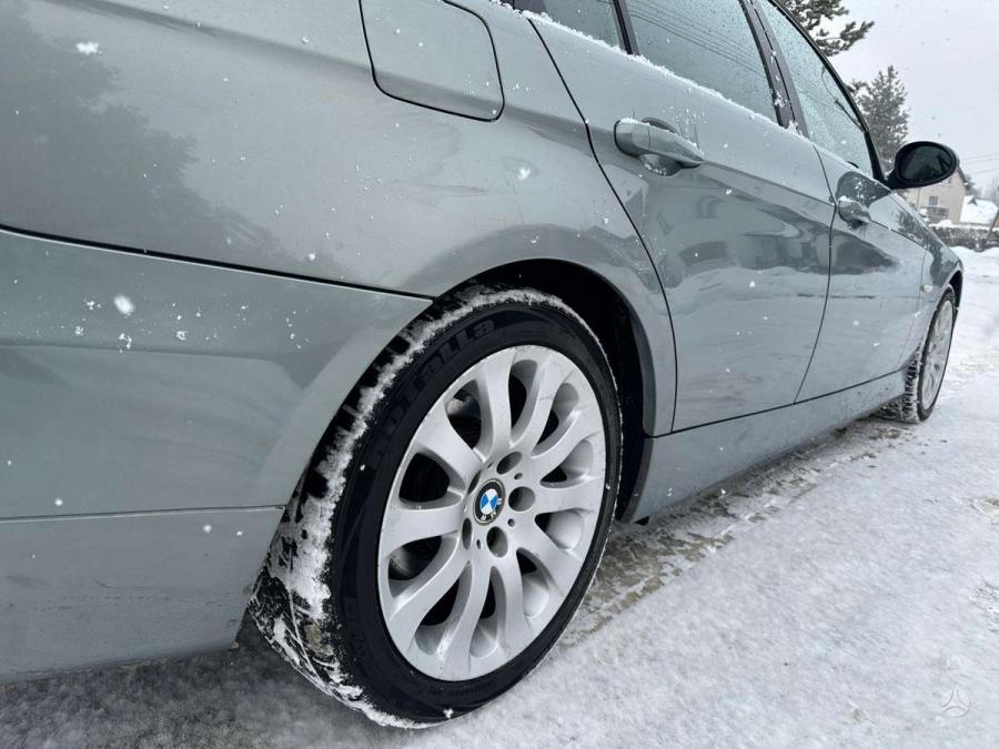 Grey BMW 320 2007 in Vilnius, with an engine capacity of 2.00 L and mileage of 345 thousand km for 3999 €, photo 5 on AUTOMOTO.COM.LV