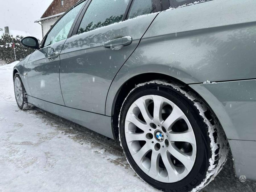 Grey BMW 320 2007 in Vilnius, with an engine capacity of 2.00 L and mileage of 345 thousand km for 3999 €, photo 7 on AUTOMOTO.COM.LV