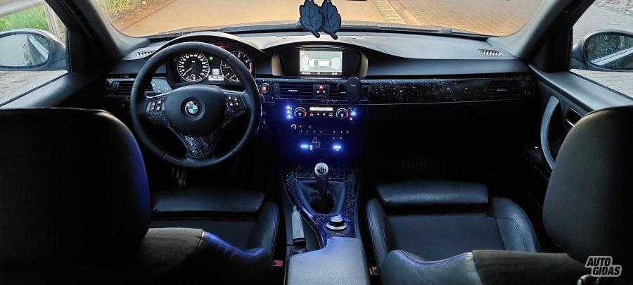 Pelēks BMW 320 2007 Alīta, ar dzinēja tilpumu 2.00 L un nobraukumu 304 tūkst. km par 2950 €, foto 13 vietnē AUTOMOTO.COM.LV