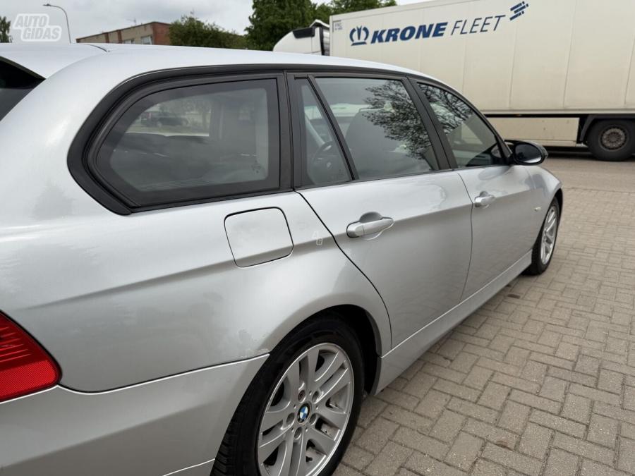 Pelēks BMW 320 2007 Kaišiadorys, ar dzinēja tilpumu 2.00 L un nobraukumu 342 tūkst. km par 2150 €, foto 14 vietnē AUTOMOTO.COM.LV