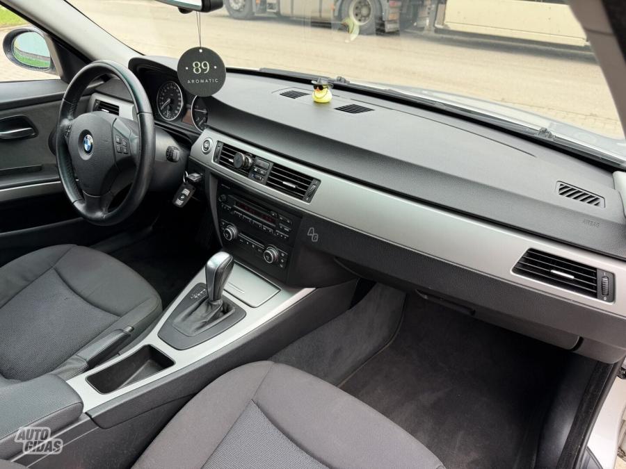 Pelēks BMW 320 2007 Kaišiadorys, ar dzinēja tilpumu 2.00 L un nobraukumu 342 tūkst. km par 2150 €, foto 18 vietnē AUTOMOTO.COM.LV