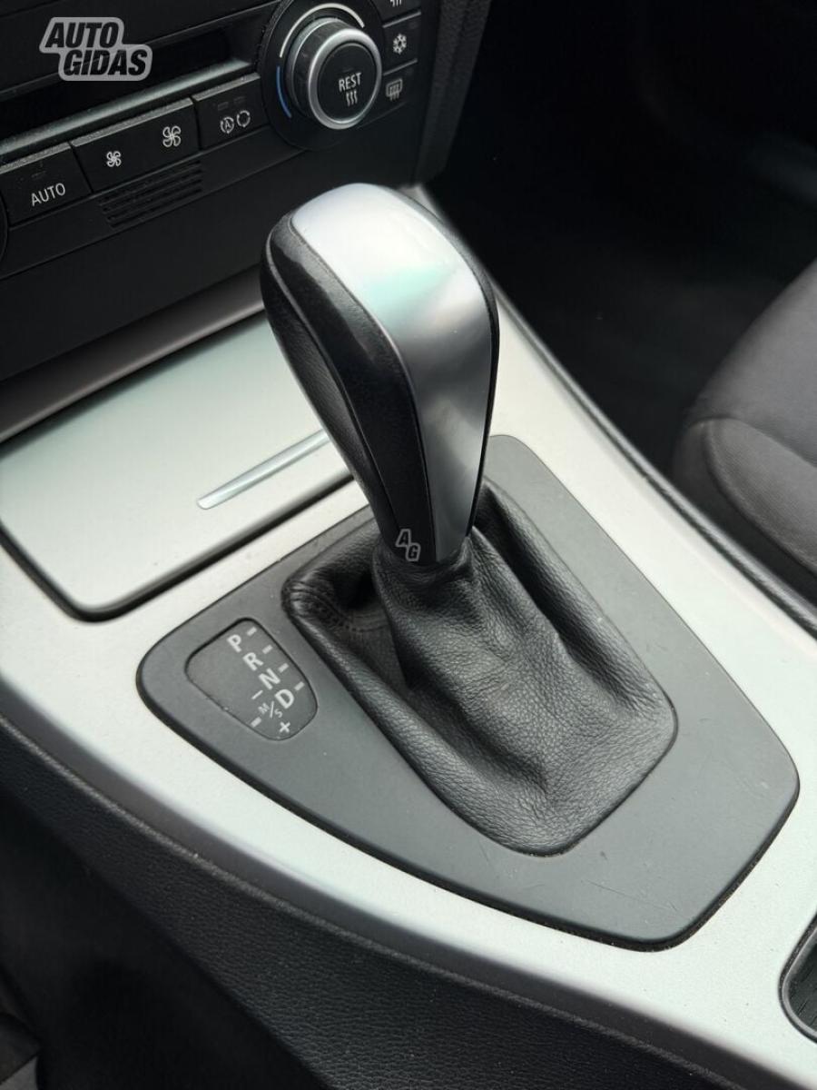Pelēks BMW 320 2007 Kaišiadorys, ar dzinēja tilpumu 2.00 L un nobraukumu 342 tūkst. km par 2150 €, foto 25 vietnē AUTOMOTO.COM.LV