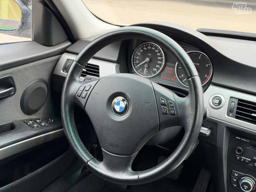 Pelēks BMW 320 2007 Kaišiadorys, ar dzinēja tilpumu 2.00 L un nobraukumu 341 tūkst. km par 2100 €, foto 23 vietnē AUTOMOTO.COM.LV