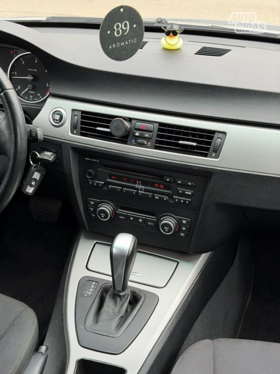 Pelēks BMW 320 2007 Kaišiadorys, ar dzinēja tilpumu 2.00 L un nobraukumu 341 tūkst. km par 2100 €, foto 24 vietnē AUTOMOTO.COM.LV