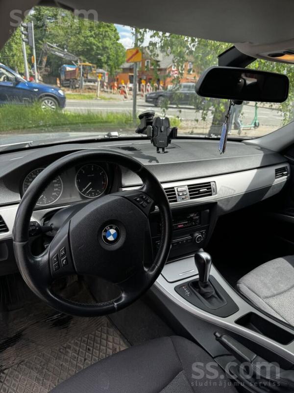 Grey BMW 320 2007 in Riga, with an engine capacity of 2.00 L and mileage of 313 thousand km for 3200 €, photo 10 on AUTOMOTO.COM.LV