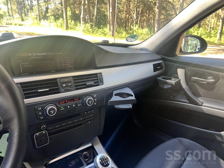 Grey BMW 320 2007 in Riga, with an engine capacity of 2.00 L and mileage of 382 thousand km for 3000 €, photo 9 on AUTOMOTO.COM.LV
