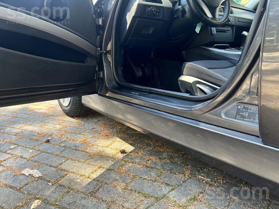 Grey BMW 320 2007 in Riga, with an engine capacity of 2.00 L and mileage of 382 thousand km for 3000 €, photo 13 on AUTOMOTO.COM.LV