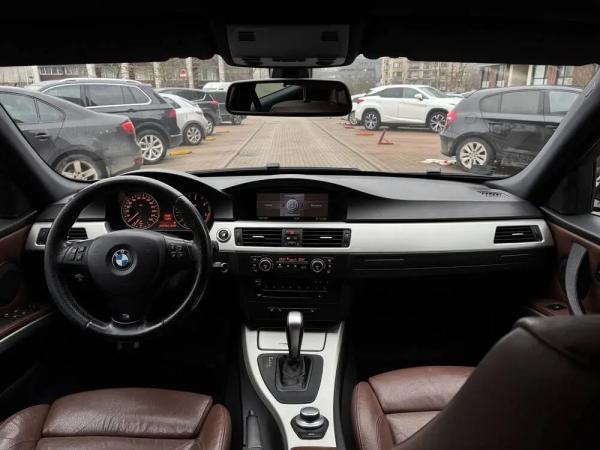 Grey BMW 320 2007 in Riga, with an engine capacity of 2.00 L and mileage of 376 thousand km for 4990 €, photo 7 on AUTOMOTO.COM.LV