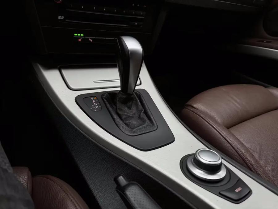 Pelēks BMW 320 2007 Rīga, ar dzinēja tilpumu 2.00 L un nobraukumu 361 tūkst. km par 4790 €, foto 22 vietnē AUTOMOTO.COM.LV