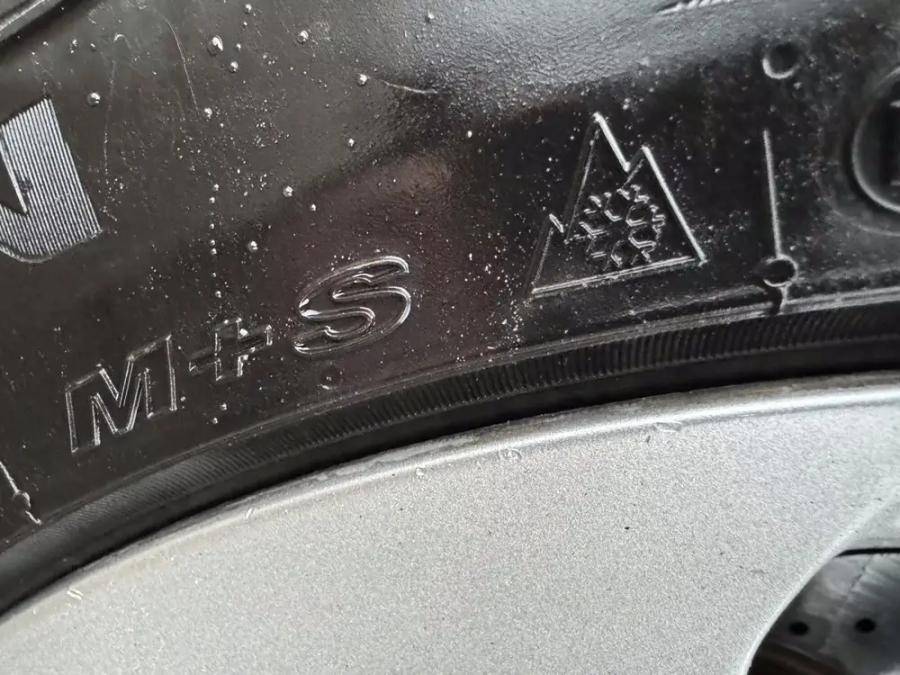 Pelēks BMW 320 2007 Rīga, ar dzinēja tilpumu 2.00 L un nobraukumu 361 tūkst. km par 4790 €, foto 32 vietnē AUTOMOTO.COM.LV