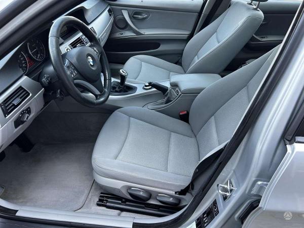 Grey BMW 320 2007 in Vilnius, with an engine capacity of 2.00 L and mileage of 361 thousand km for 3350 €, photo 9 on AUTOMOTO.COM.LV