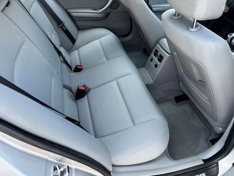 Grey BMW 320 2007 in Vilnius, with an engine capacity of 2.00 L and mileage of 361 thousand km for 3350 €, photo 14 on AUTOMOTO.COM.LV