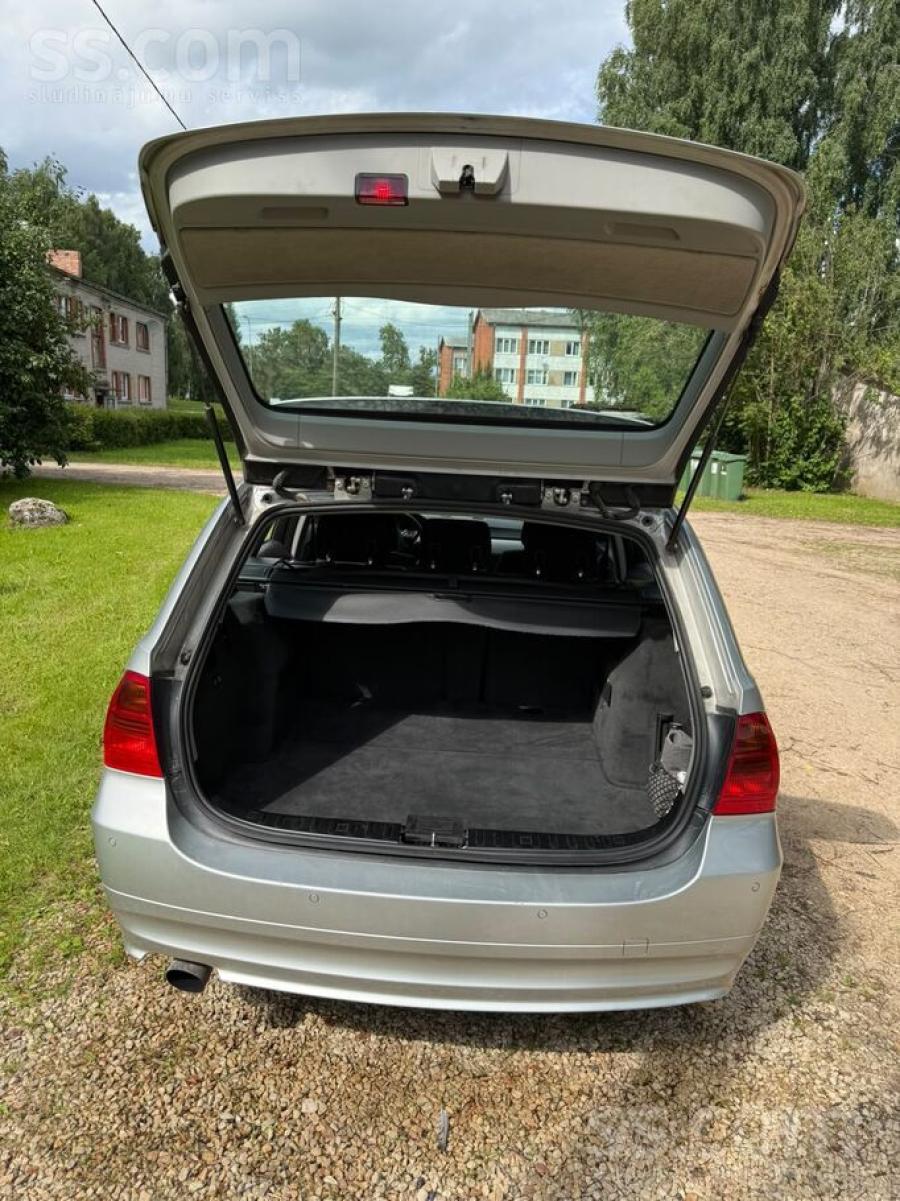 Grey BMW 320 2007 in Riga, with an engine capacity of 2.00 L and mileage of 335 thousand km for 3400 €, photo 1 on AUTOMOTO.COM.LV
