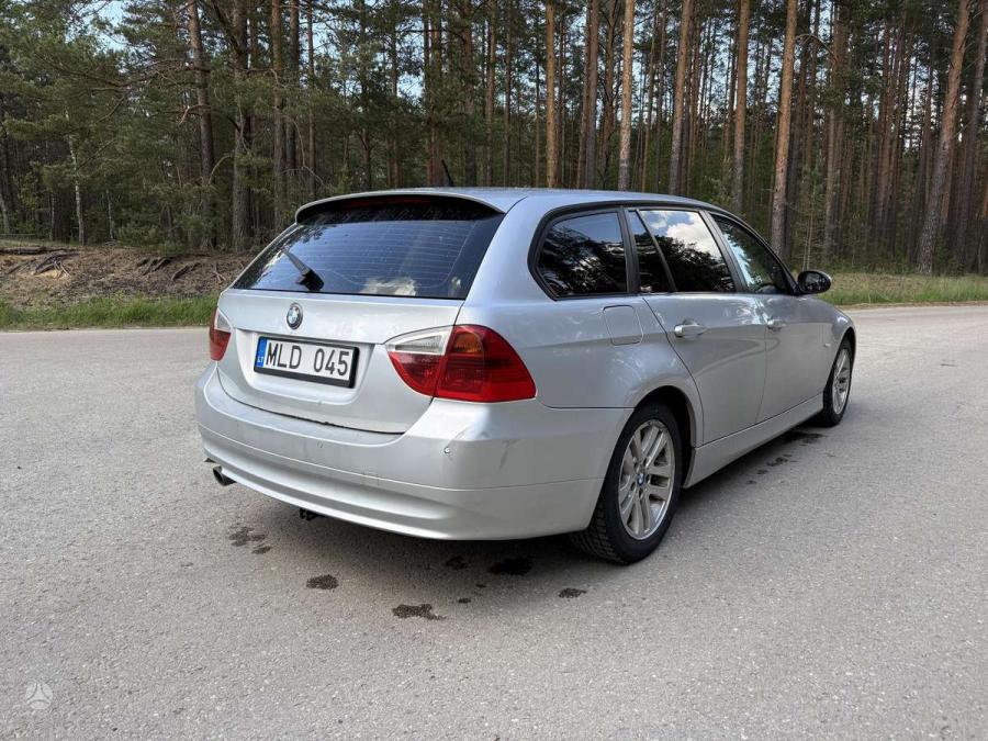 Pelēks BMW 320 2007 Viļņa, ar dzinēja tilpumu 2.00 L un nobraukumu 359 tūkst. km par 2200 €, foto 6 vietnē AUTOMOTO.COM.LV