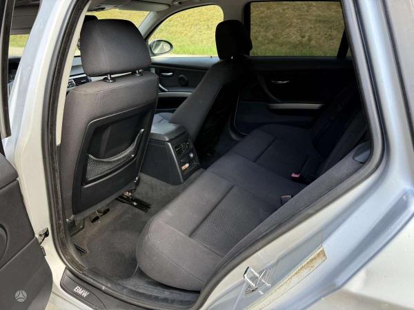 Pelēks BMW 320 2007 Viļņa, ar dzinēja tilpumu 2.00 L un nobraukumu 359 tūkst. km par 2200 €, foto 10 vietnē AUTOMOTO.COM.LV