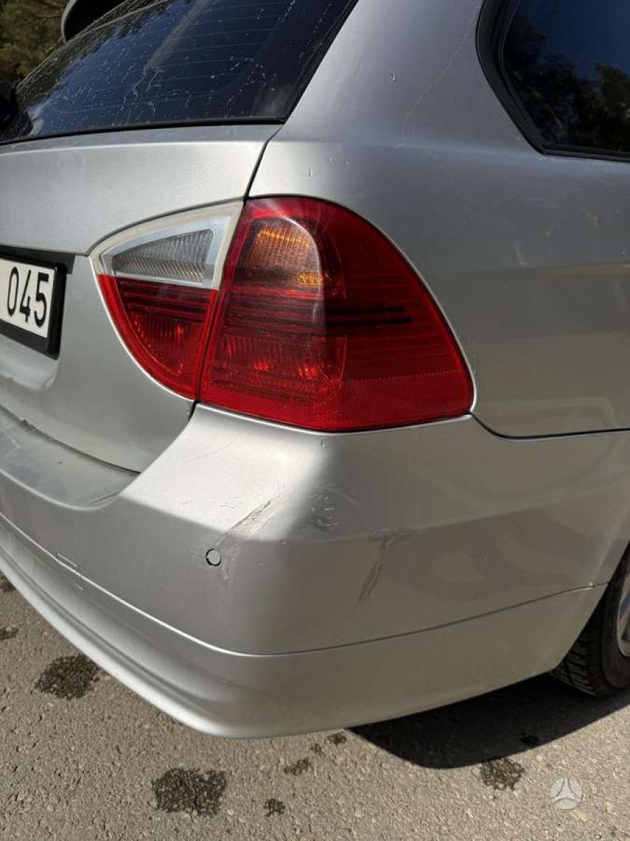 Pelēks BMW 320 2007 Viļņa, ar dzinēja tilpumu 2.00 L un nobraukumu 359 tūkst. km par 2200 €, foto 15 vietnē AUTOMOTO.COM.LV