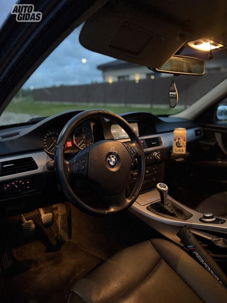 Grey BMW 320 2007 in Klaipeda, with an engine capacity of 2.00 L and mileage of 248 thousand km for 2450 €, photo 10 on AUTOMOTO.COM.LV