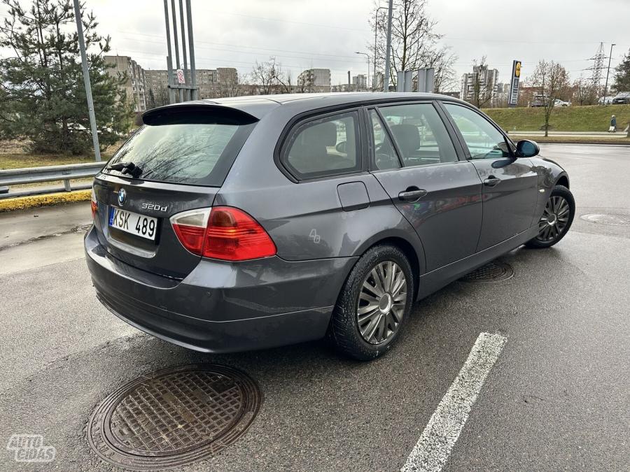 Pelēks BMW 320 2008 Viļņa, ar dzinēja tilpumu 2.00 L un nobraukumu 262 tūkst. km par 2799 €, foto 4 vietnē AUTOMOTO.COM.LV