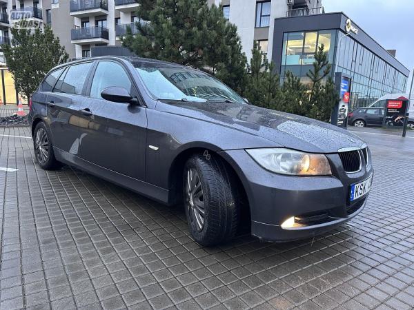 Pelēks BMW 320 2008 Viļņa, ar dzinēja tilpumu 2.00 L un nobraukumu 262 tūkst. km par 2750 €, foto 3 vietnē AUTOMOTO.COM.LV