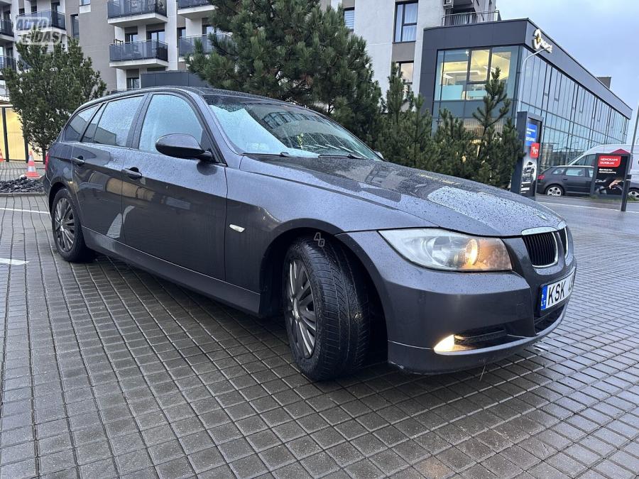 Pelēks BMW 320 2008 Viļņa, ar dzinēja tilpumu 2.00 L un nobraukumu 262 tūkst. km par 2750 €, foto 3 vietnē AUTOMOTO.COM.LV
