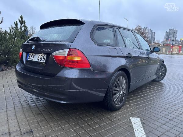 Pelēks BMW 320 2008 Viļņa, ar dzinēja tilpumu 2.00 L un nobraukumu 262 tūkst. km par 2750 €, foto 4 vietnē AUTOMOTO.COM.LV