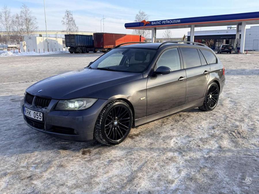 Grey BMW 320 2008 in Klaipeda, with an engine capacity of 2.00 L and mileage of 370 thousand km for 2950 €, photo 2 on AUTOMOTO.COM.LV