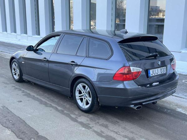 Pelēks BMW 320 2008 Viļņa, ar dzinēja tilpumu 2.00 L un nobraukumu 274 tūkst. km par 2000 €, foto 4 vietnē AUTOMOTO.COM.LV