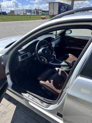 Pelēks BMW 320 2008 Panevēža, ar dzinēja tilpumu 2.00 L un nobraukumu 373 tūkst. km par 3250 €, foto 10 vietnē AUTOMOTO.COM.LV
