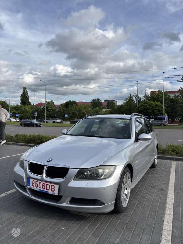 Pelēks BMW 320 2008 Viļņa, ar dzinēja tilpumu 2.00 L un nobraukumu 295 tūkst. km par 3300 €, foto 3 vietnē AUTOMOTO.COM.LV