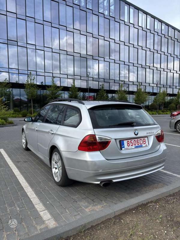 Pelēks BMW 320 2008 Viļņa, ar dzinēja tilpumu 2.00 L un nobraukumu 295 tūkst. km par 3300 €, foto 4 vietnē AUTOMOTO.COM.LV