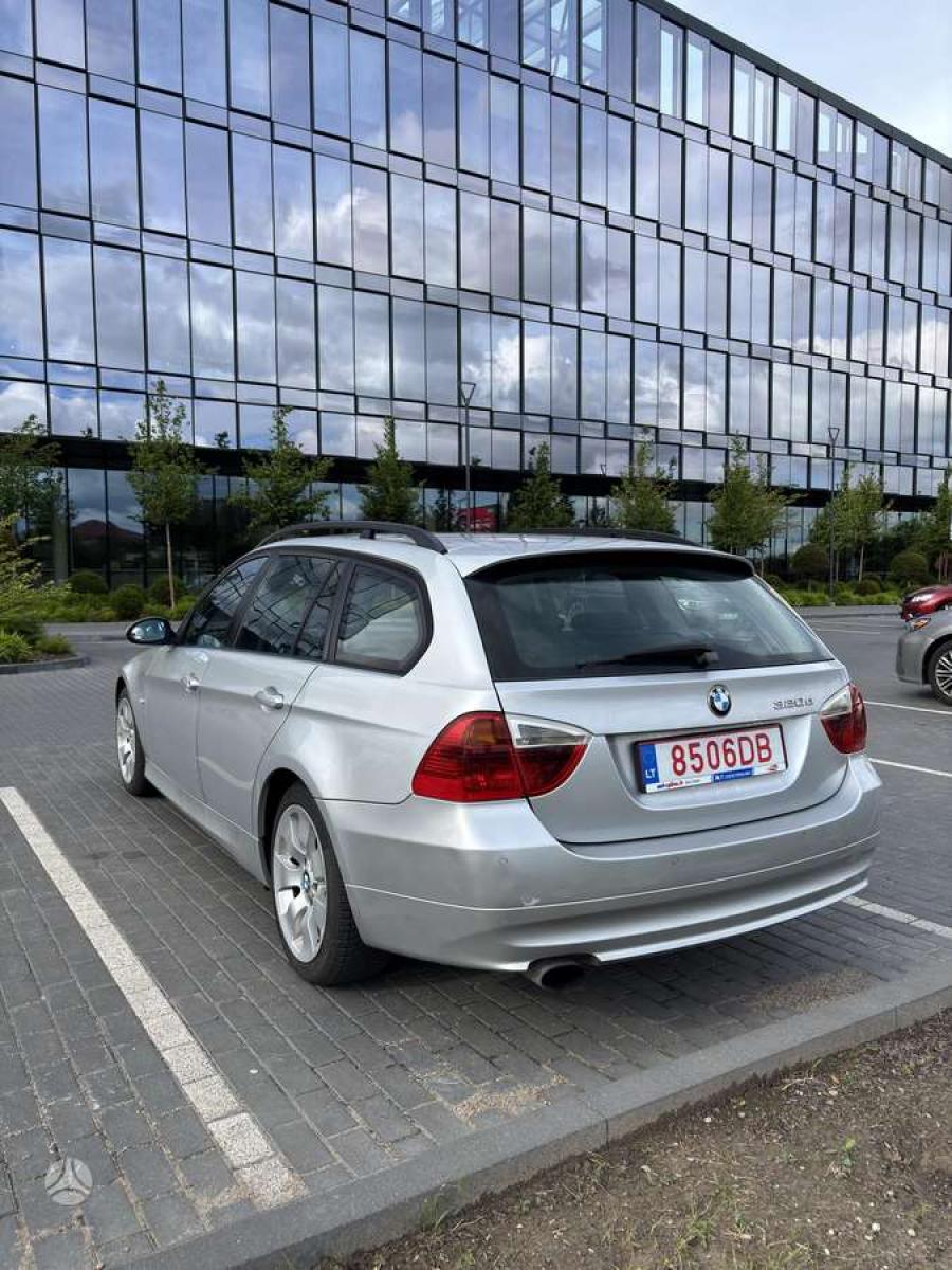 Pelēks BMW 320 2008 Viļņa, ar dzinēja tilpumu 2.00 L un nobraukumu 295 tūkst. km par 3300 €, foto 5 vietnē AUTOMOTO.COM.LV