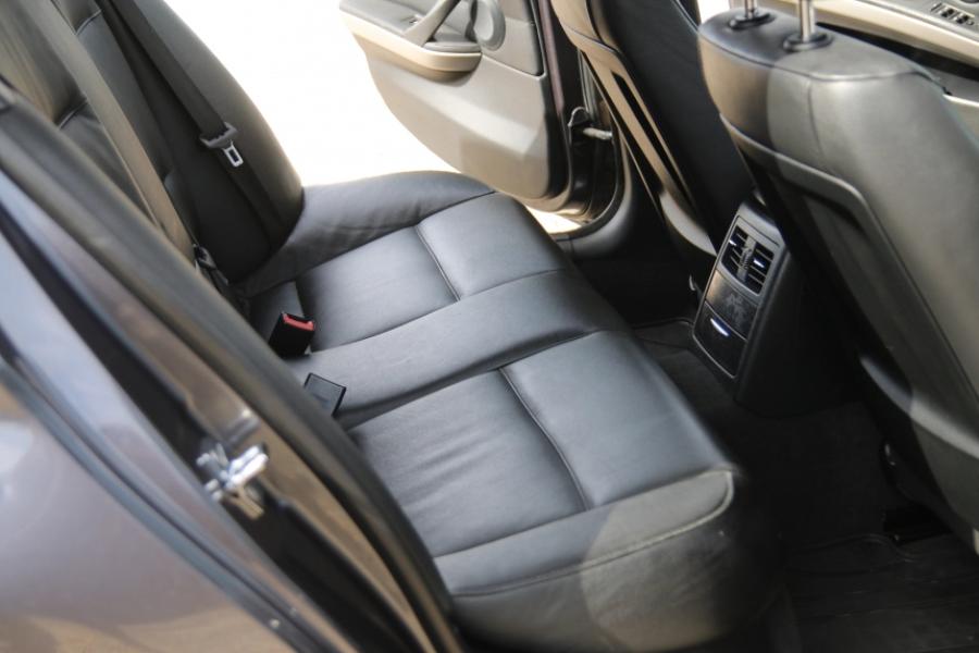 Grey BMW 320 2008 in Riga, with an engine capacity of 2.00 L and mileage of 409 thousand km for 3190 €, photo 16 on AUTOMOTO.COM.LV