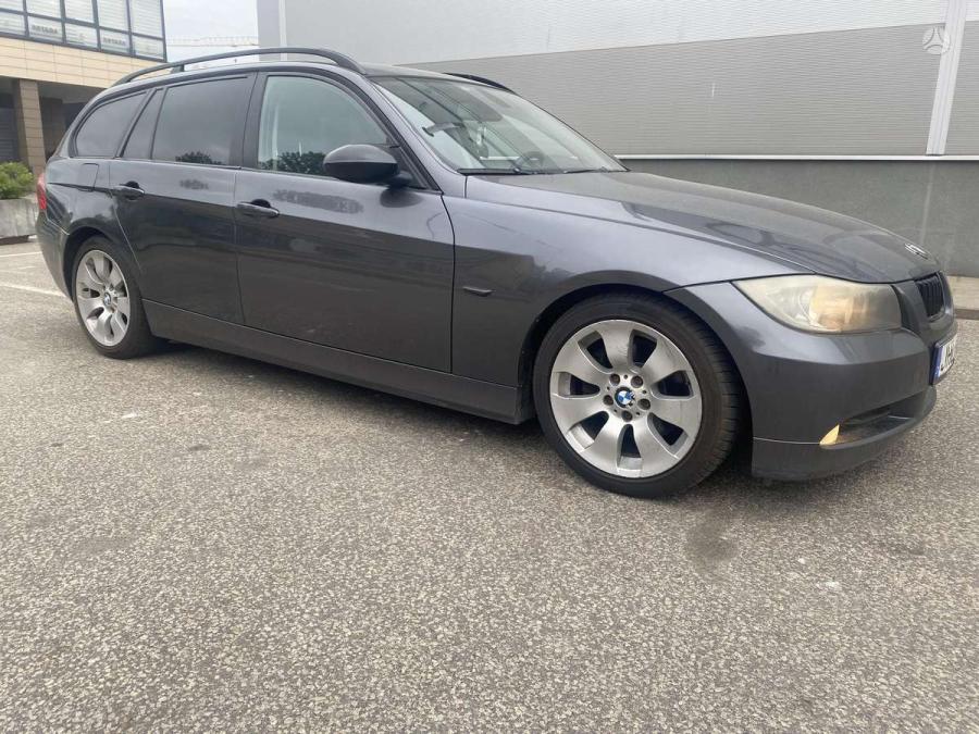 Grey BMW 320 2008 in Vilnius, with an engine capacity of 2.00 L and mileage of 300 thousand km for 2500 €, photo 3 on AUTOMOTO.COM.LV