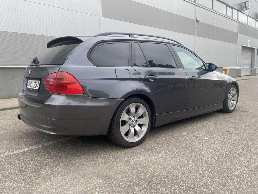 Grey BMW 320 2008 in Vilnius, with an engine capacity of 2.00 L and mileage of 300 thousand km for 2500 €, photo 5 on AUTOMOTO.COM.LV