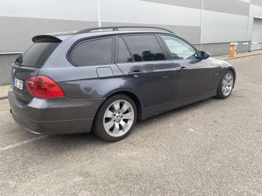 Grey BMW 320 2008 in Vilnius, with an engine capacity of 2.00 L and mileage of 300 thousand km for 2500 €, photo 6 on AUTOMOTO.COM.LV